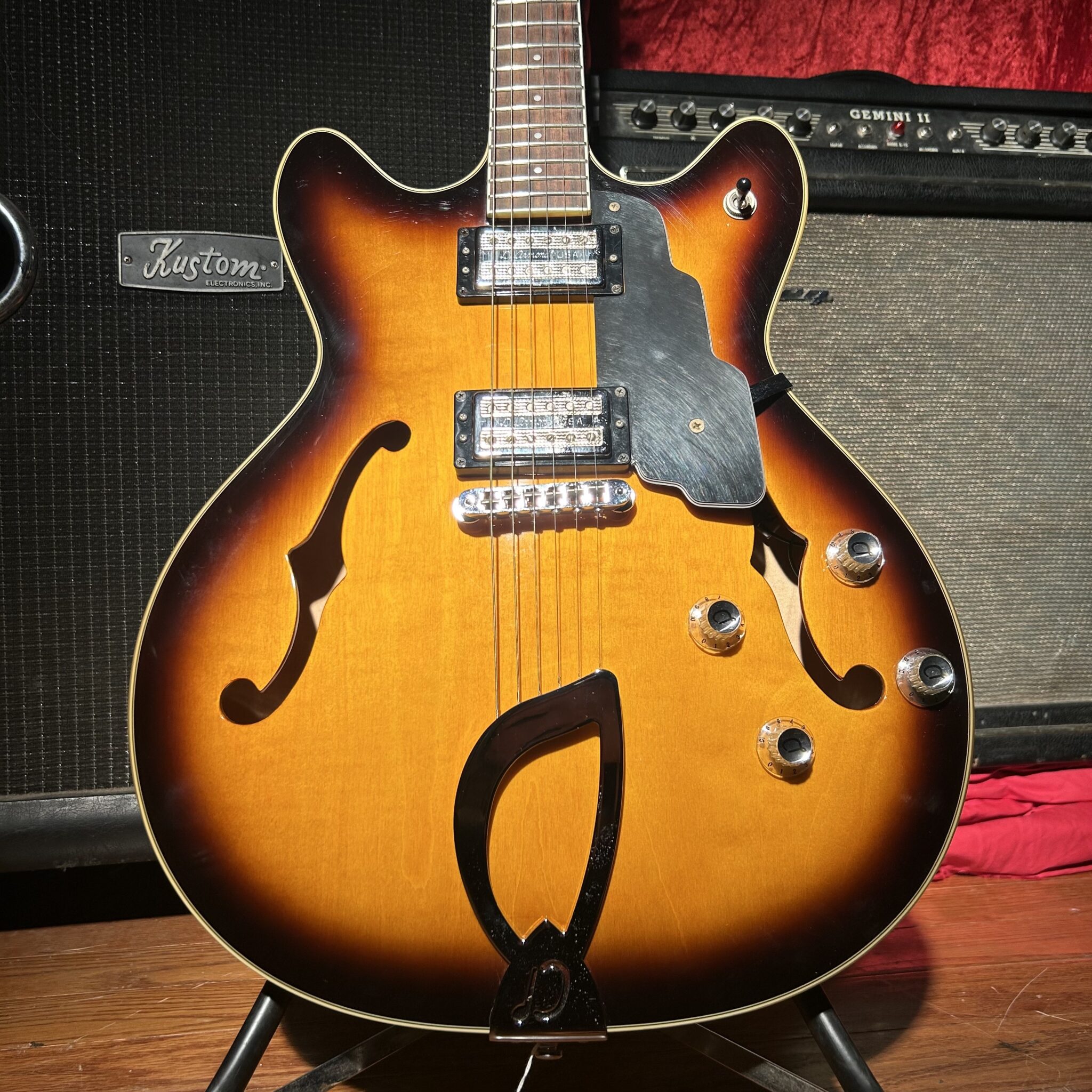 DeArmound Guild Starfire Sunburst Guitar - Water Wheel Guitars